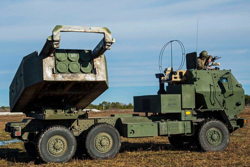 Кадры применение шрапнельного боеприпаса HIMARS М30А1 по позициям российских войск